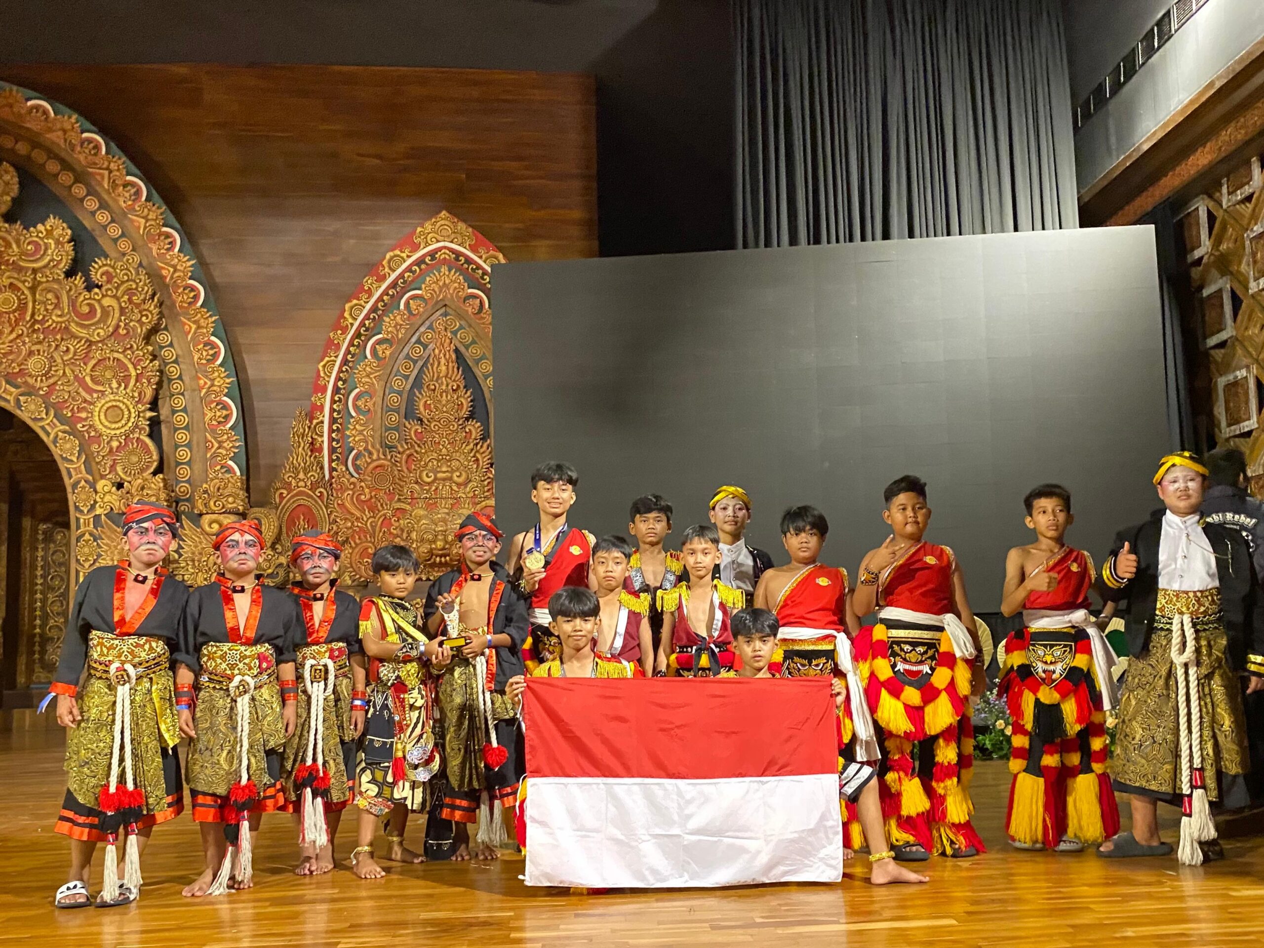 Dhenata Art Community Ponorogo Jawara di International Dance Festival ...